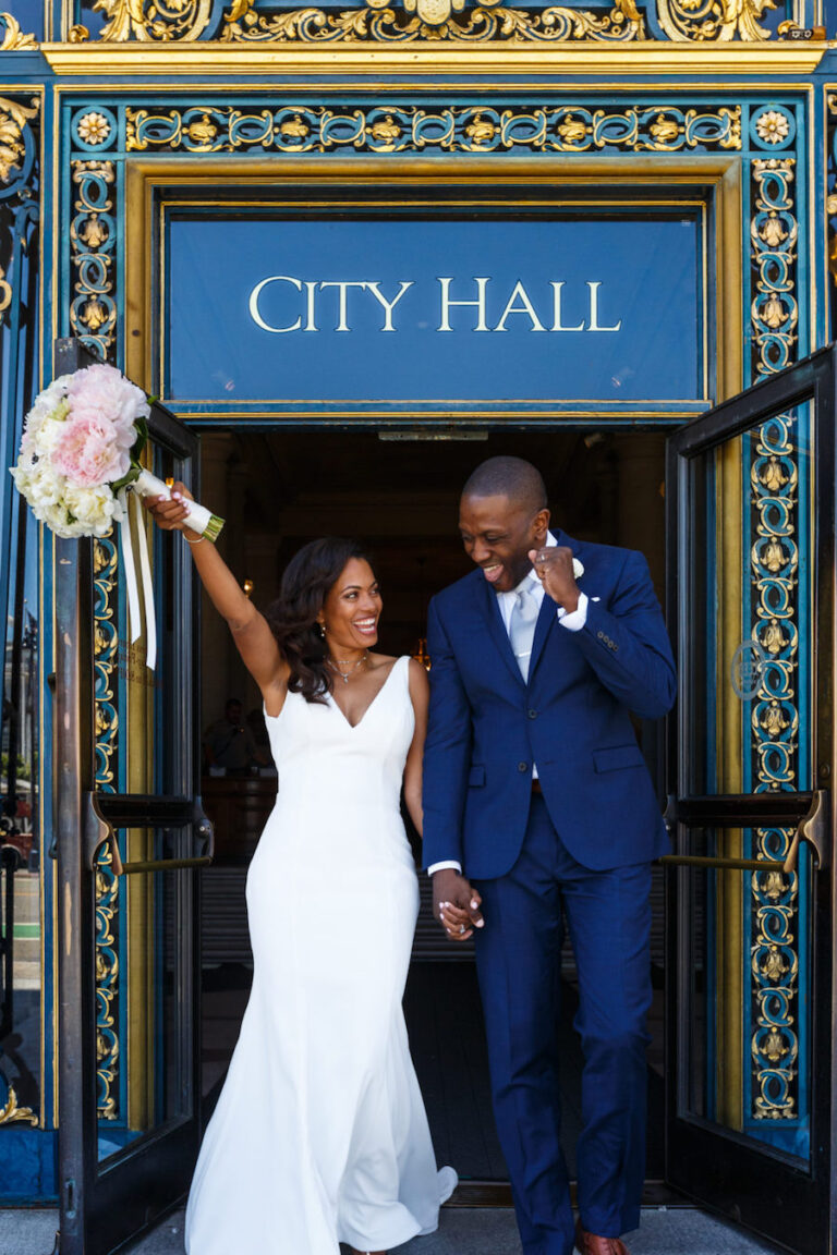 10 Beautiful and Intimate City Hall and Courthouse Weddings - Munaluchi ...