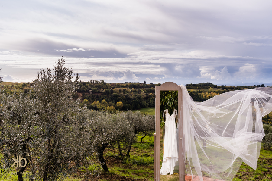 Intimate & Luxurious Destination Wedding in Tuscany, Italy - Munaluchi ...