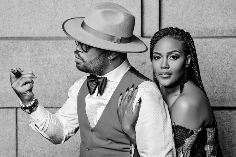Chic in the City Engagement Session in Downtown Houston - Munaluchi Bride