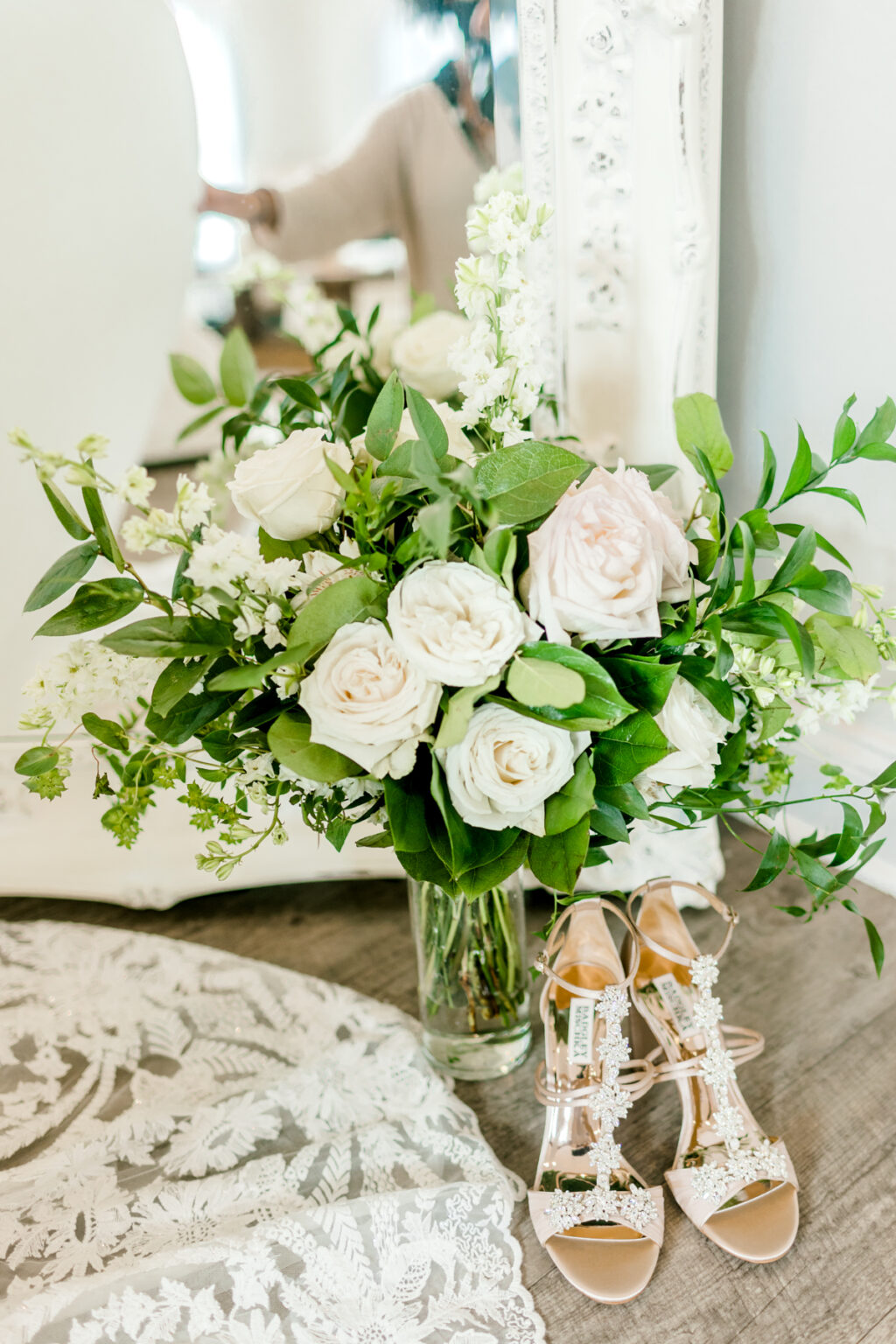 Southern Charm Meets Vintage Glam Wedding Inspiration - Munaluchi Bride