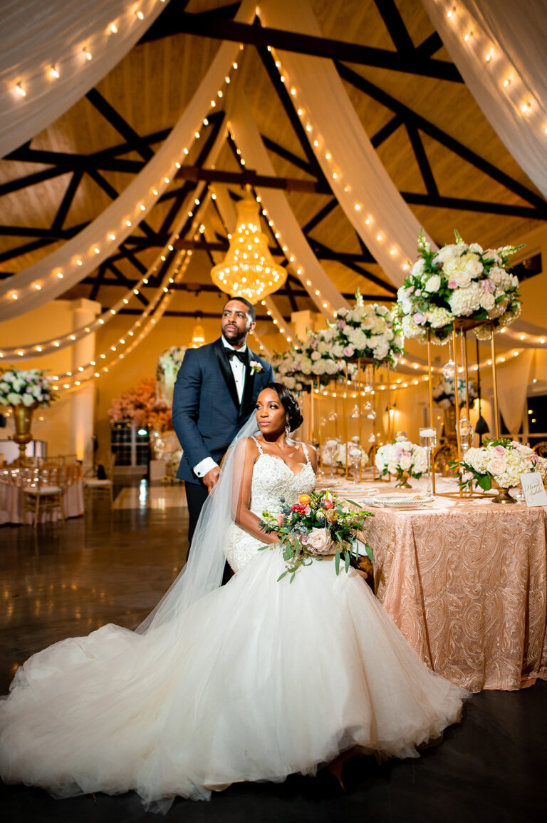 Elegant and Classy Wedding with Romantic Decor in Arkansas - Munaluchi ...