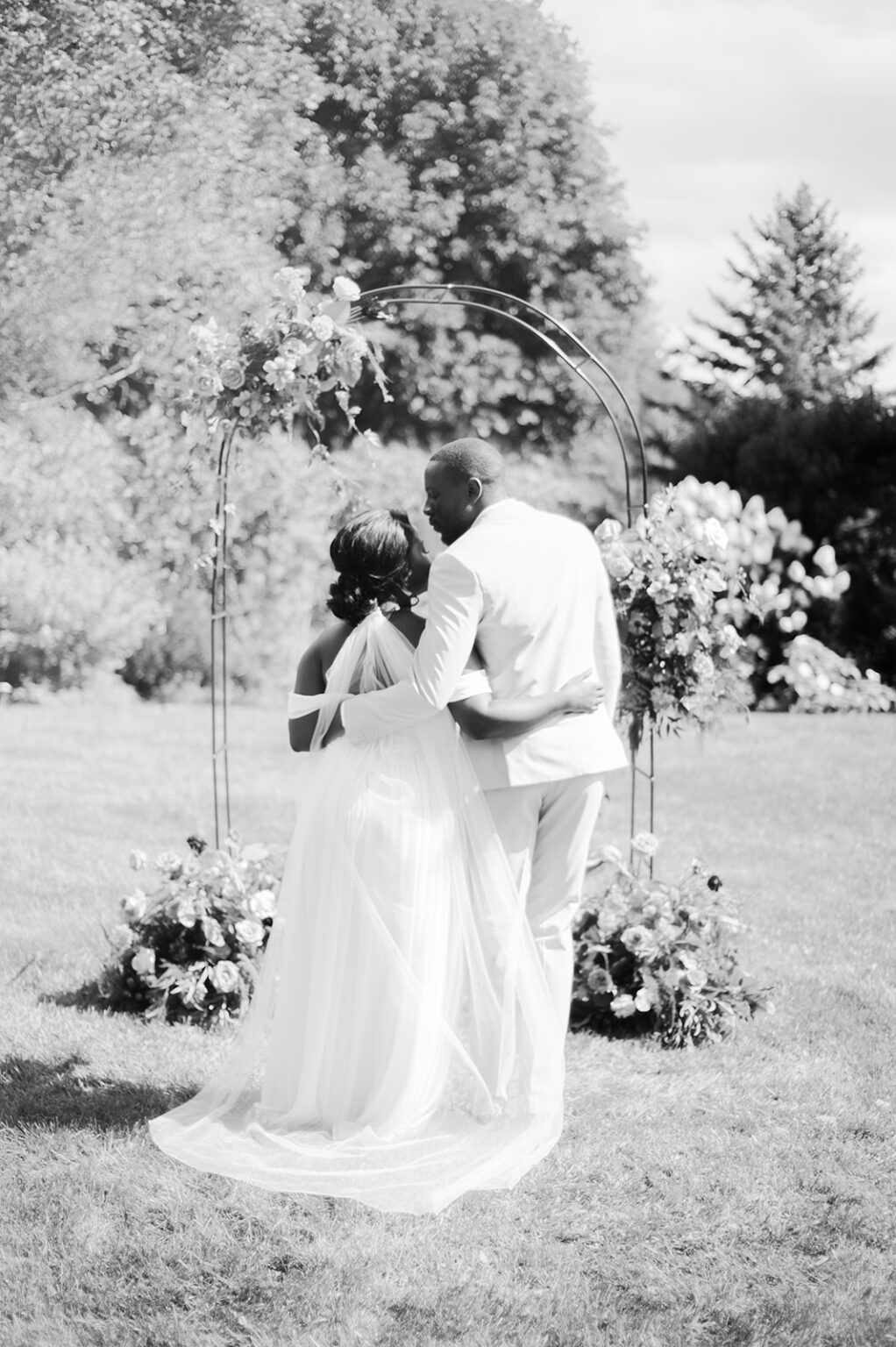 romantic outdoor wedding photoshoot for spring summer 2021