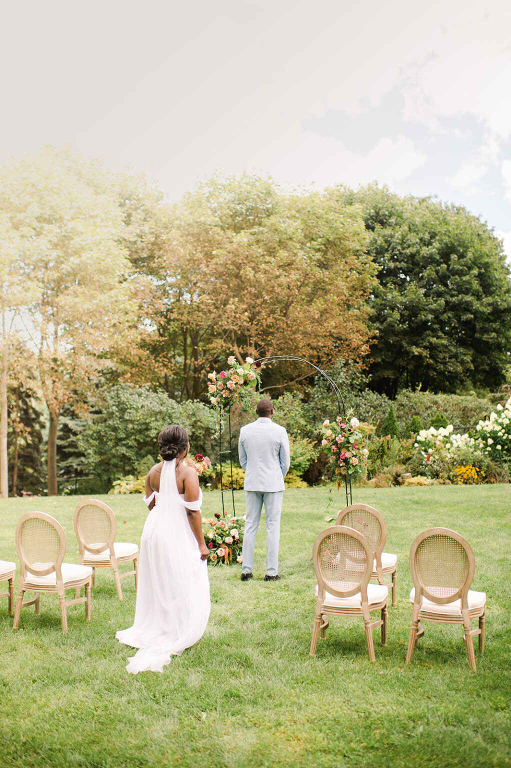 romantic outdoor wedding photoshoot for spring summer 2021