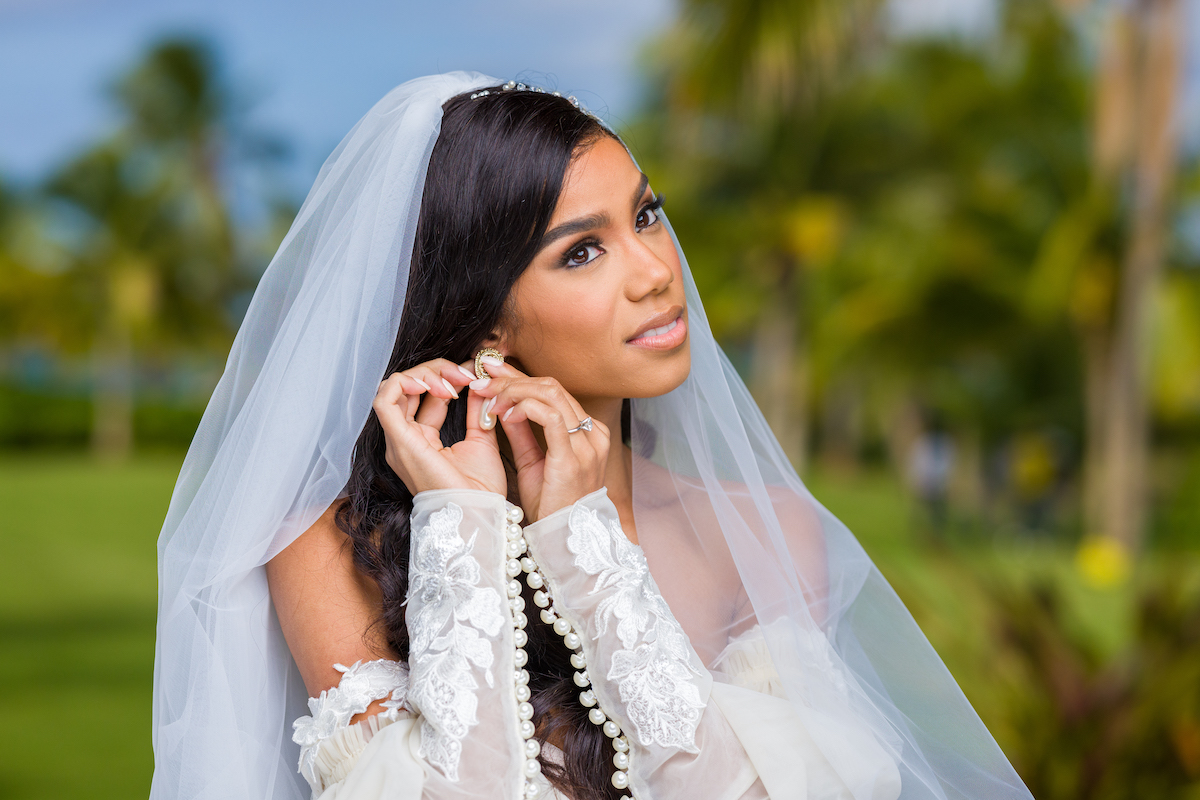 Romantic Destination Beach Wedding in Jamaica - Munaluchi Bride