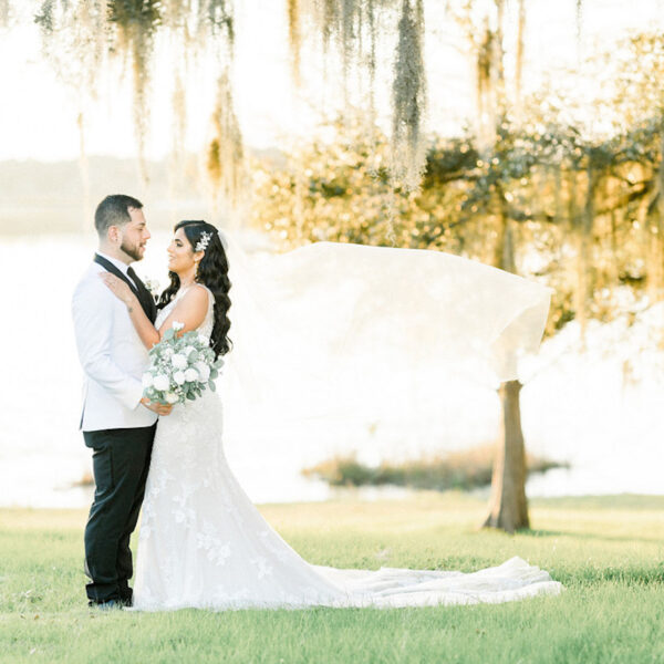Elegant Florida Wedding Celebrates Love & Family - Munaluchi Bride