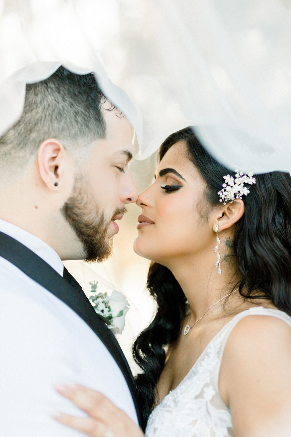 Elegant Florida Wedding Celebrates Love & Family - Munaluchi Bride