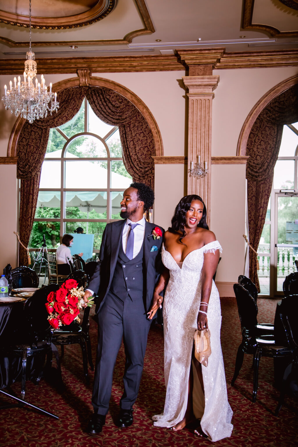 "Red Hot Romance" Themed Micro Wedding in Ontario, Canada - Munaluchi Bride