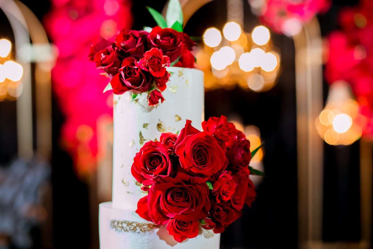 "Red Hot Romance" Themed Micro Wedding in Ontario, Canada - Munaluchi Bride