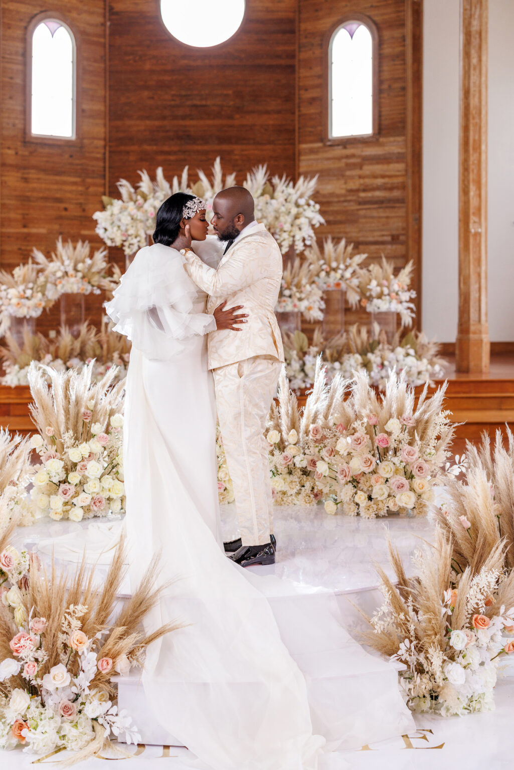 Dreamy 10 Year Vow Renewal in New Orleans - Munaluchi Bride