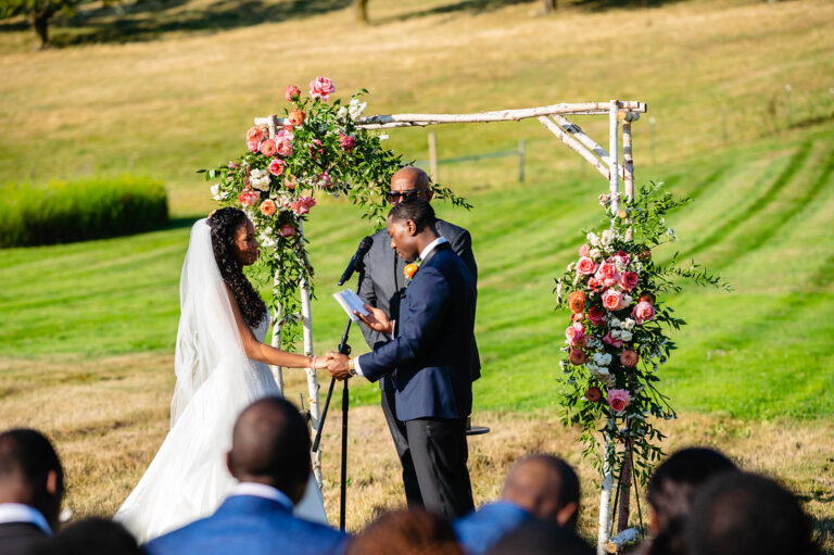 Chic Barn Wedding in Groton, Massachusetts - Munaluchi Bride