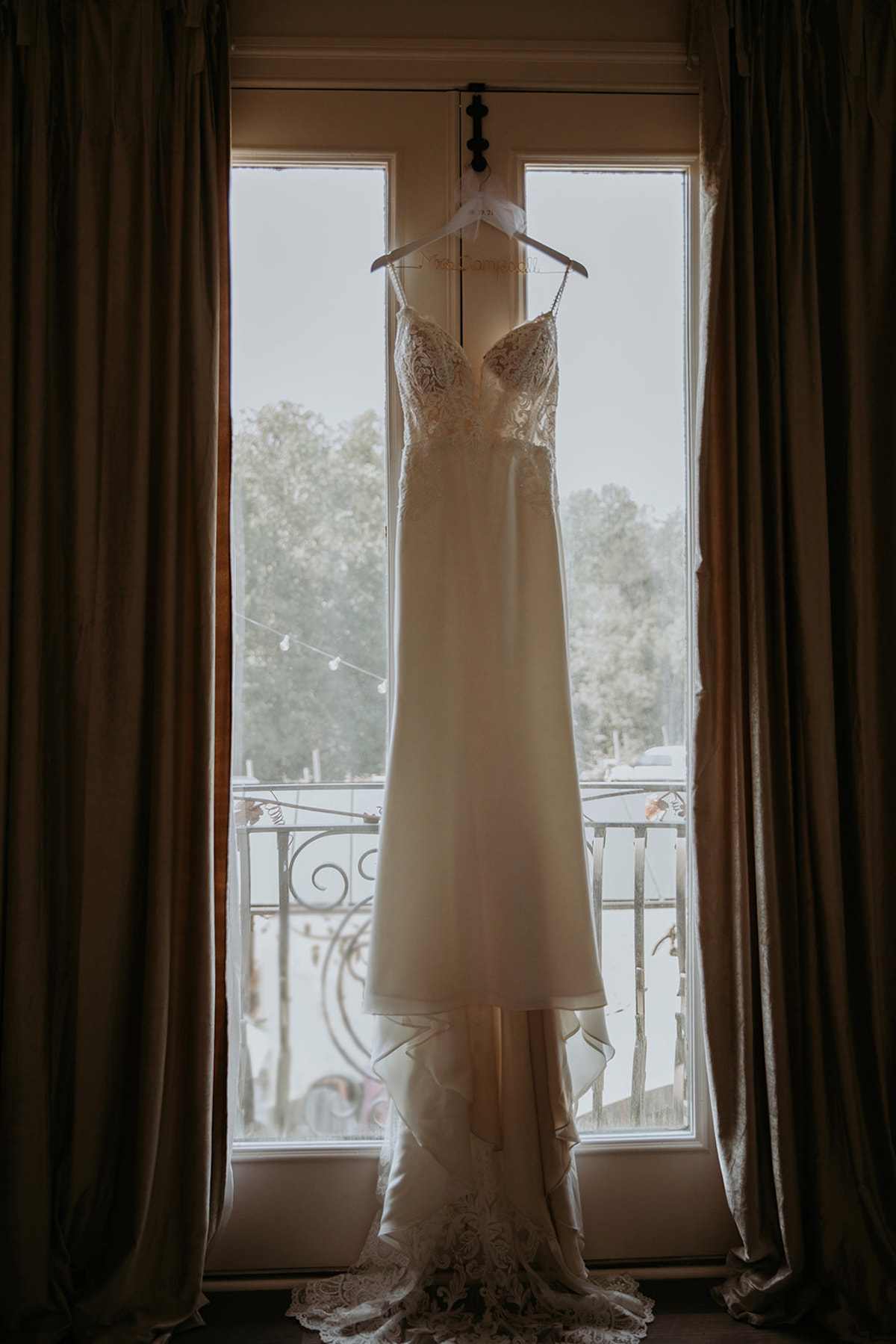 Vintage Vineyard Wedding in Stafford, Virginia - Munaluchi Bride