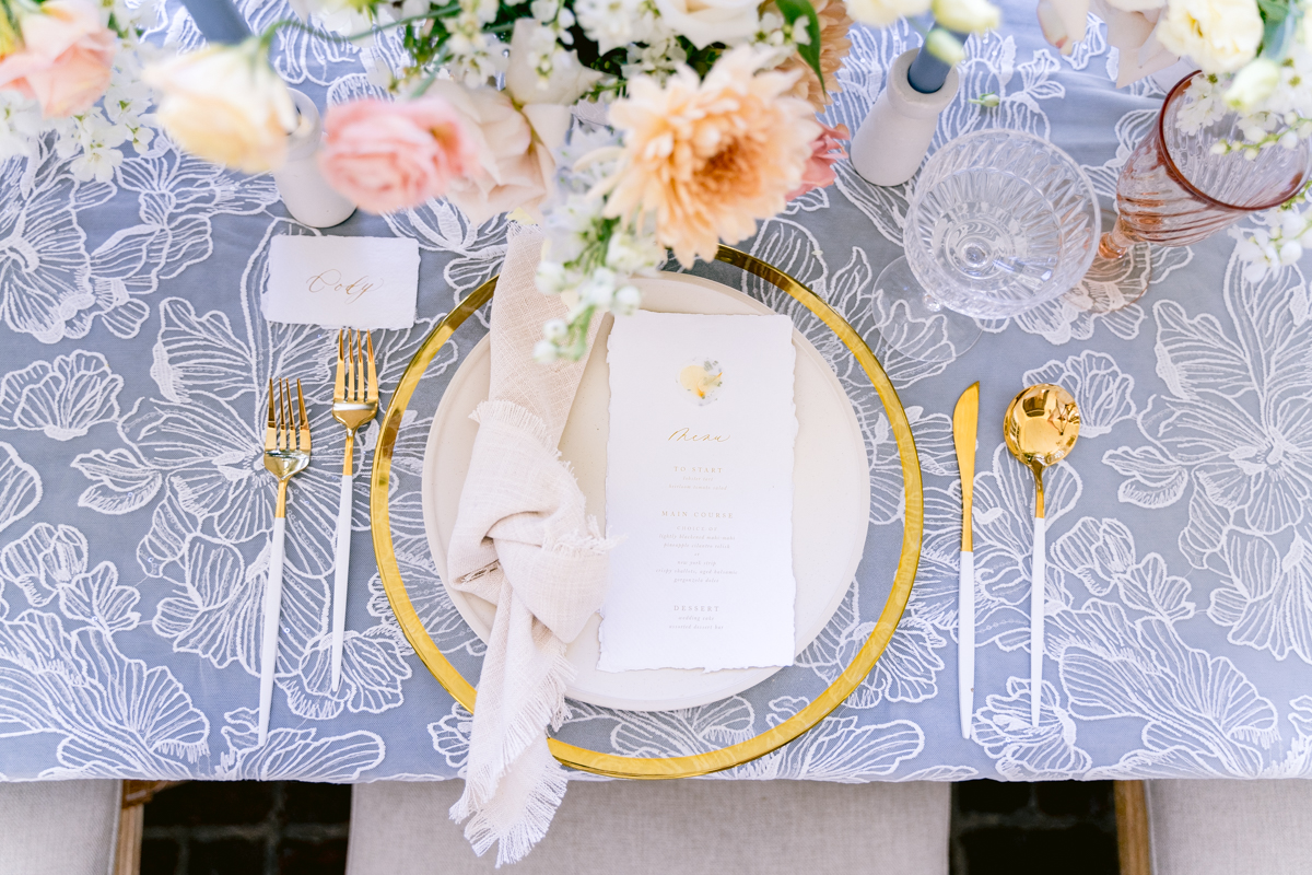 Sultry & Sweet Styled Bridal Shoot in Lake Wales, Florida - Munaluchi Bride