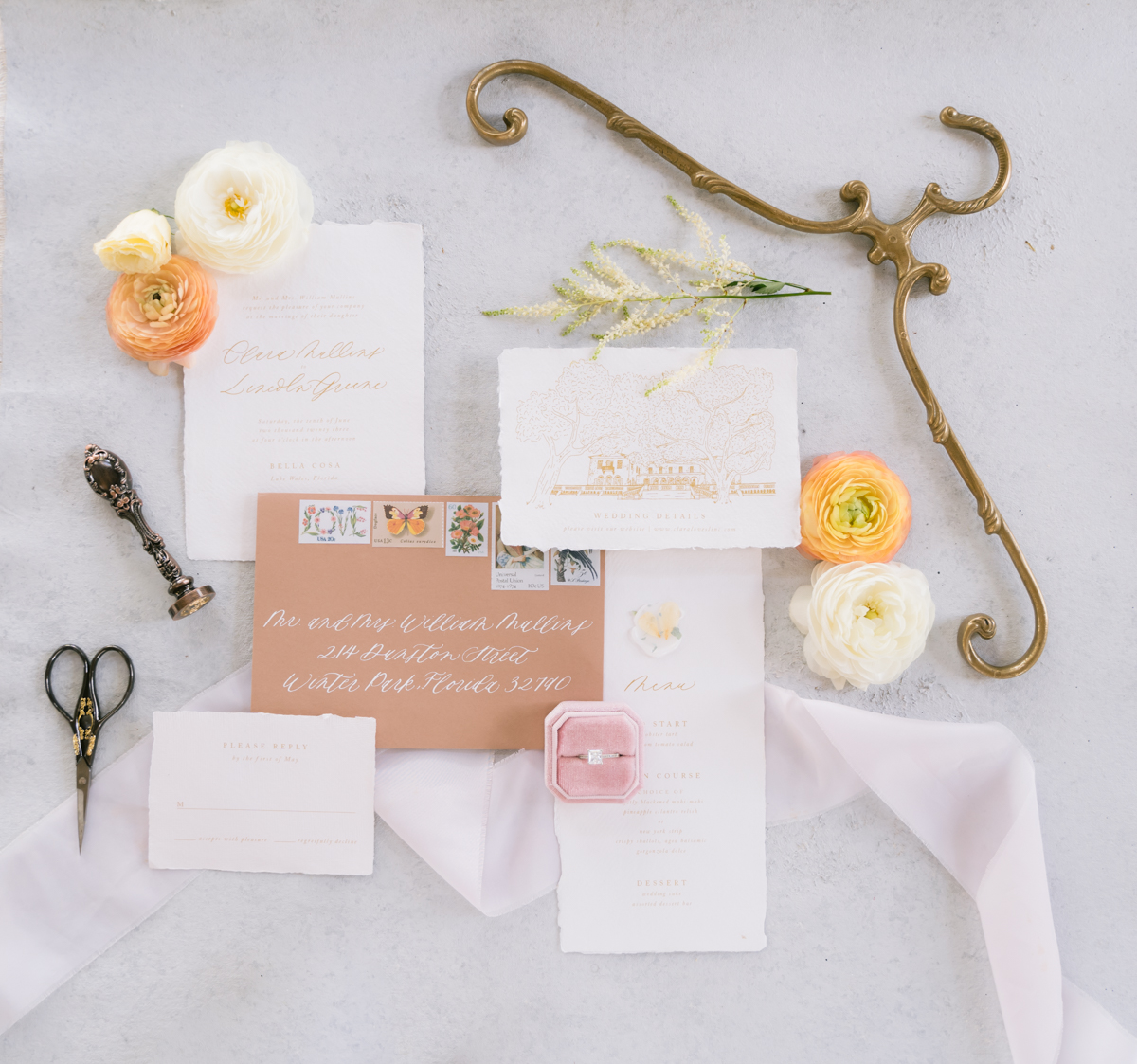 Sultry & Sweet Styled Bridal Shoot in Lake Wales, Florida - Munaluchi Bride