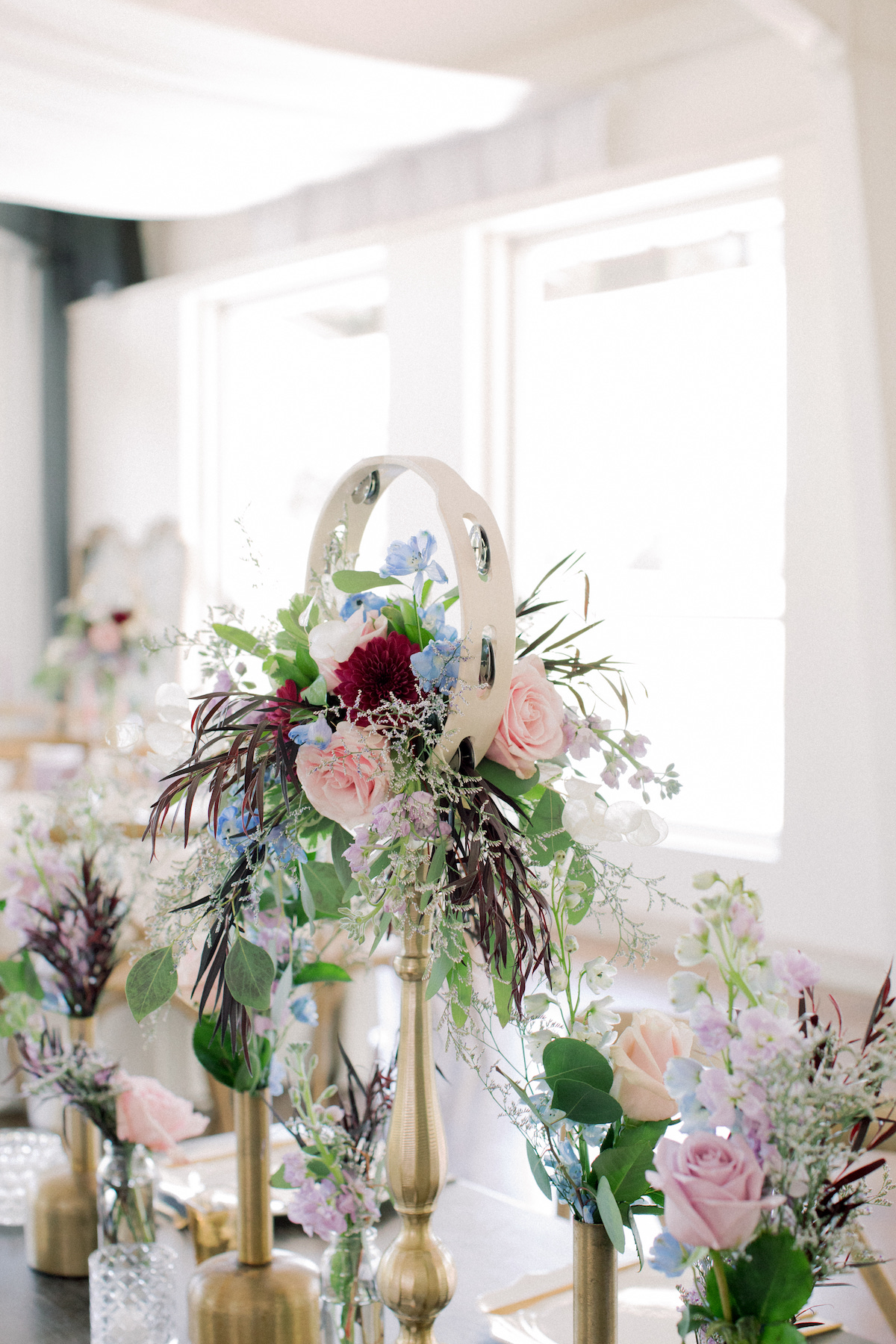 Chic and Modern Spring Chapel Wedding in Arkansas - Munaluchi Bride