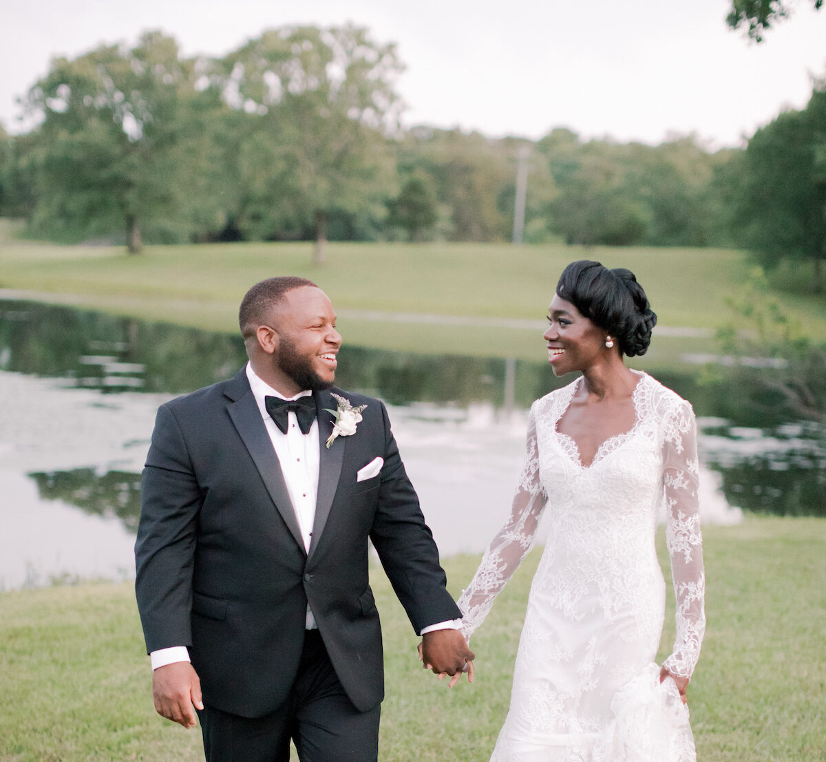 Chic and Modern Spring Chapel Wedding in Arkansas - Munaluchi Bride