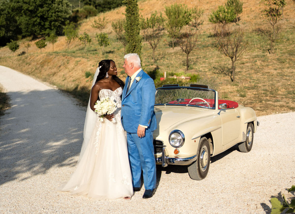 Exclusive Destination Wedding in the Hills of Tuscany - Munaluchi Bride