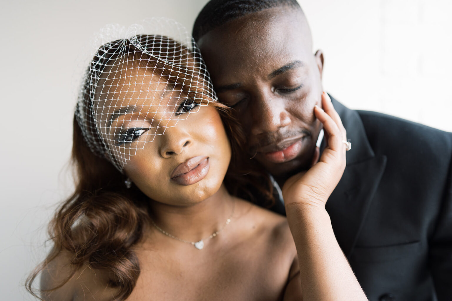 Minimalist At-Home Engagement Session in Philadelphia has all the Vibes ...