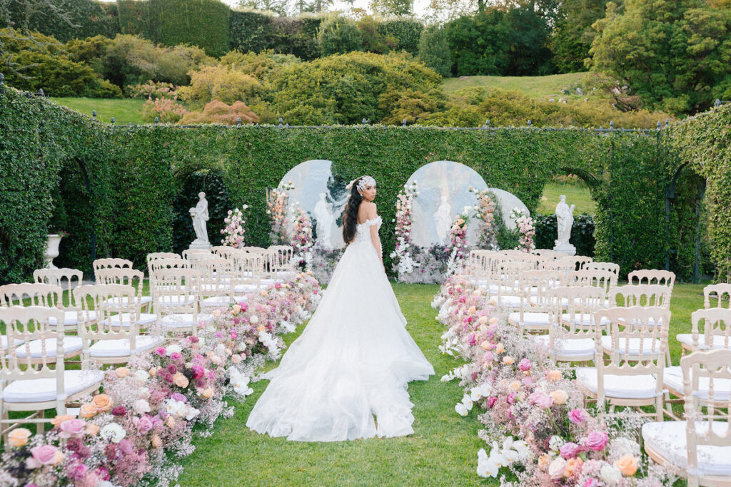 Destination Wedding? 7 Ways to Decide on Having One - Munaluchi Bride