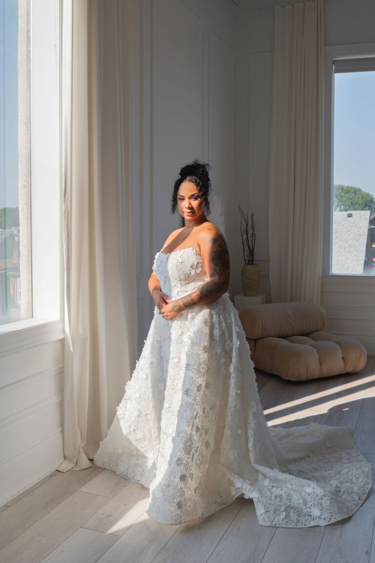 Golden Floral Wedding Inspiration Shines a Light on Size Inclusivity in ...
