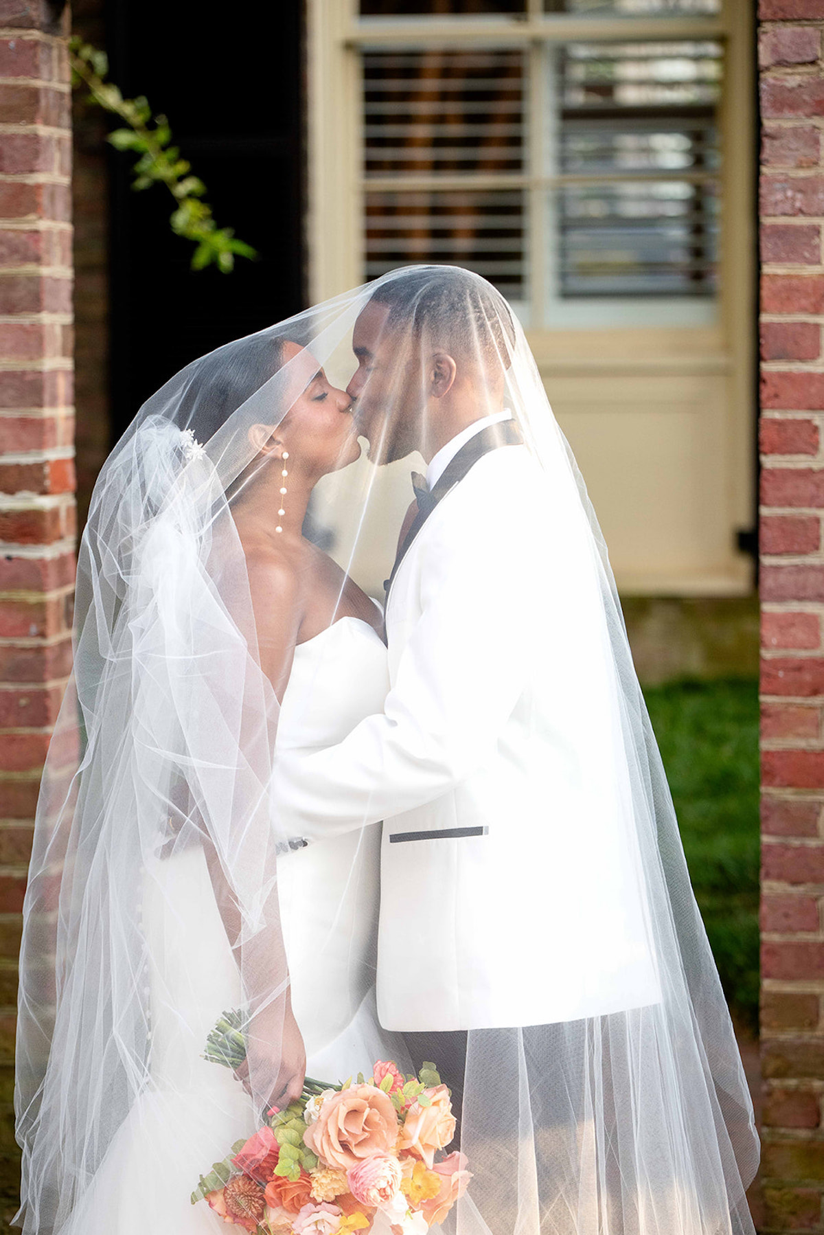 Radiant Outdoor Summer Wedding Features Bright Citrus Colors and a Fun ...