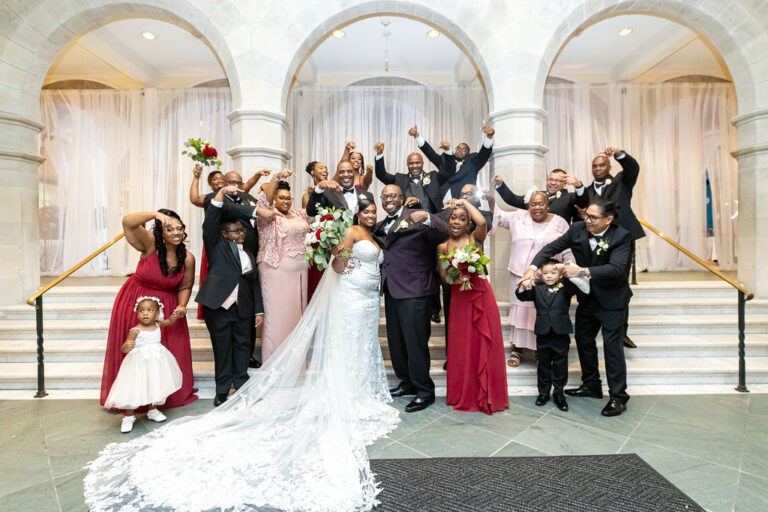 This Couple's Art Museum Wedding Featured a Pretty Royal Theme and a ...