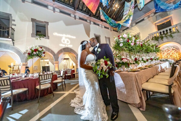 This Couple's Art Museum Wedding Featured a Pretty Royal Theme and a ...