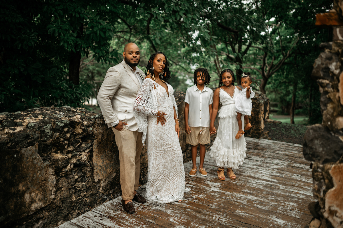 aaron sharissa family portraits1 - Munaluchi Bride